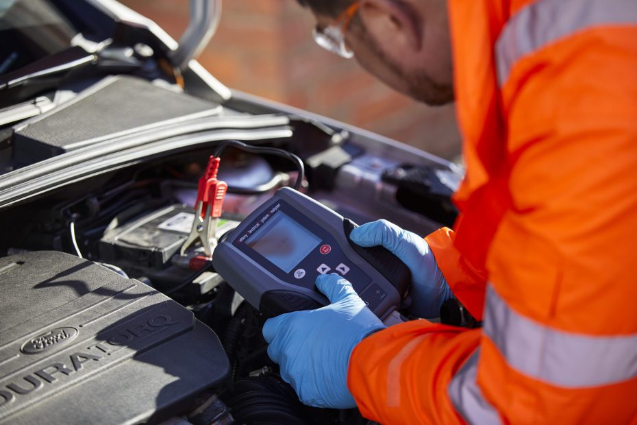 Top tips to avoid a flat battery - Halfords