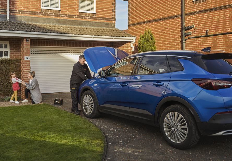 Halfords Mobile Experts: Our mobile motoring services explained - Halfords