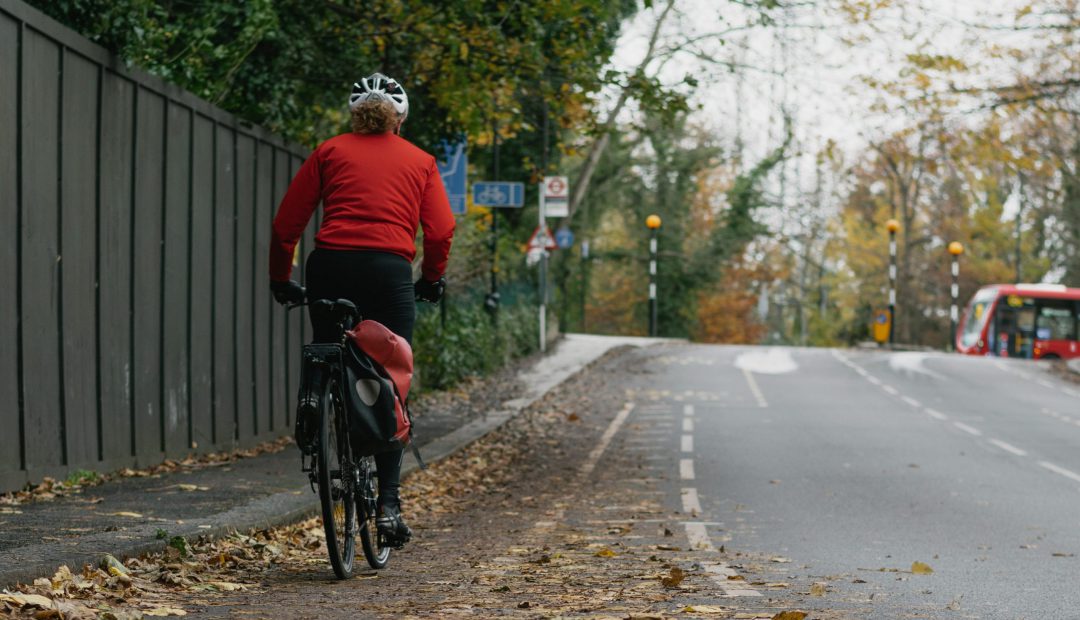 5 autumn cycling tips for commuters - Halfords - Cycling